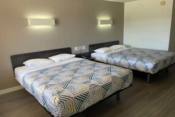 2 Queen Beds  Mobility Accessible Tub Nsmk - Wichita Falls, TX