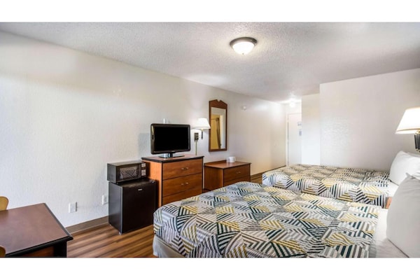 2 Queen Beds Non-smoking Micfridge - Lake Hamilton, AR