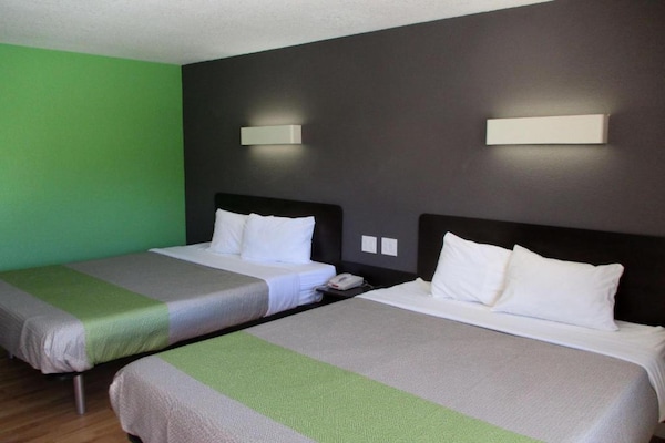 2 Queen Beds  Non-smoking Kitchen - Barstow, CA