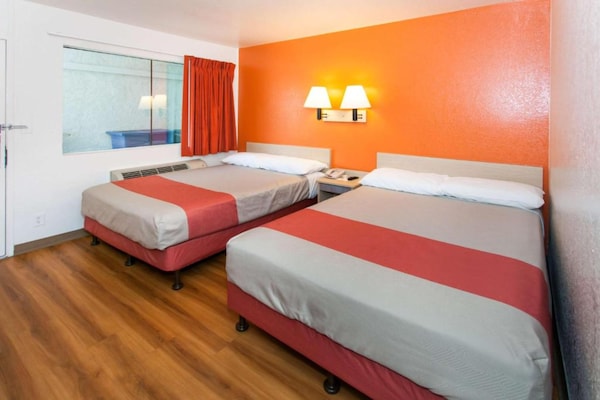 2 Full Beds - Norwalk, CA