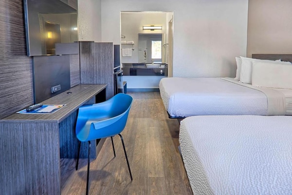 2 Queen Beds - Lancaster, CA