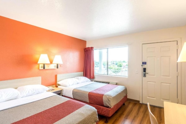 2 Queen Beds  Micfridge - Shasta Lake, CA
