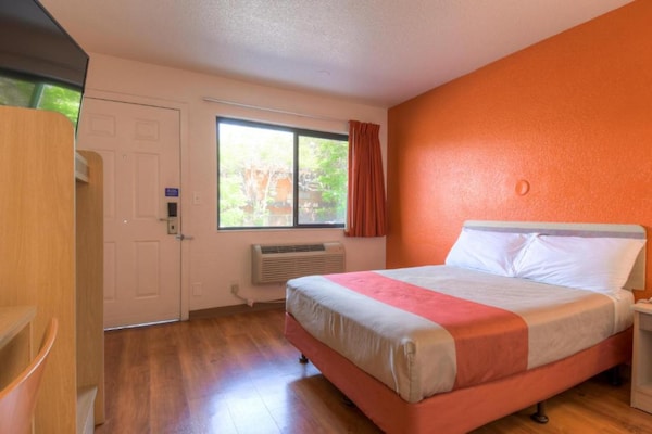 1 Queen Bed - Chula Vista, CA