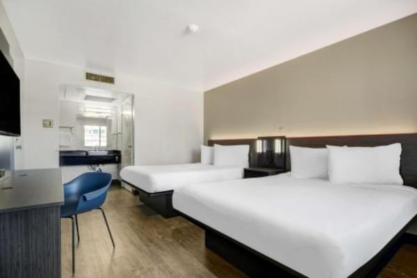 2 Queen Beds - Lompoc, CA