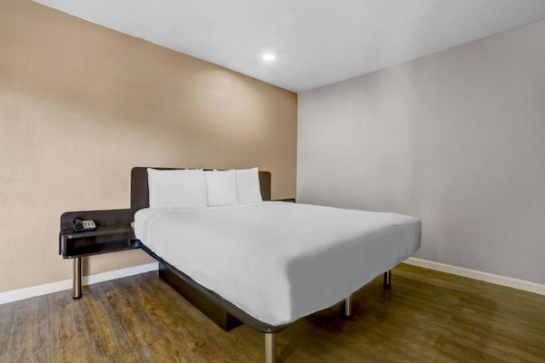 1 King Bed  Nsmk Balcony Micfridge Sofa-bed - Russian River, CA