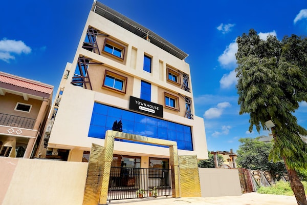 Super Townhouse Hoshangabad Road Near Aashima Mall - Bhopal