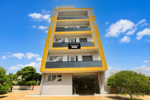 Super Townhouse Sector 69 Gurgaon - Gurugram