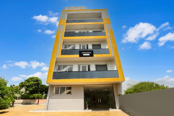 Super Townhouse Sector 69 Gurgaon - Gurugram