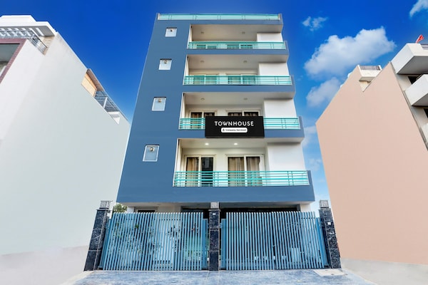 Super Townhouse Sector 52 Near Artemis Hospital - New Delhi