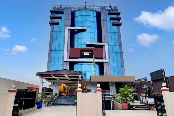 Townhouse Hotel Grand Majesty - Guwahati