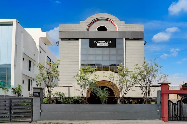Super Townhouse Kalmana - Nagpur
