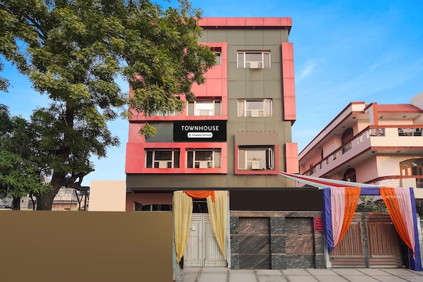 Super Townhouse Maithli Marg Sector 55 Formerly Red Roof - Ghaziabad