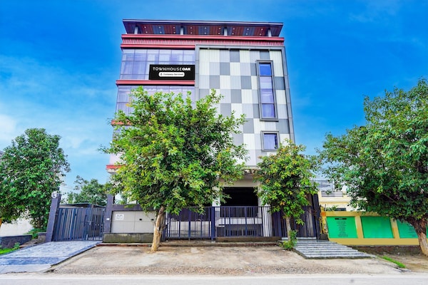 Super Townhouse Oak Sector 116 Noida - Noida