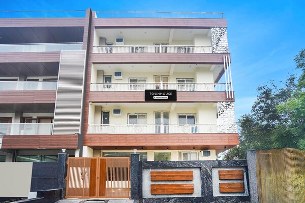 Super Townhouse Sector 121 Noida - Ghaziabad