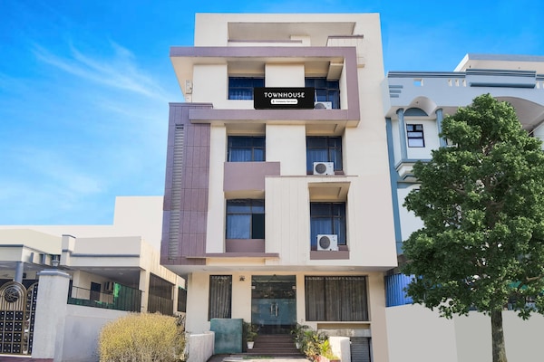 Super Townhouse Malviya Nagar Near Airport Formerly Royal Residency - Rajasthan