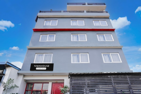 Super Townhouse Gomti Nagar Sector 6 Near Ekana Stadium - Lucknow