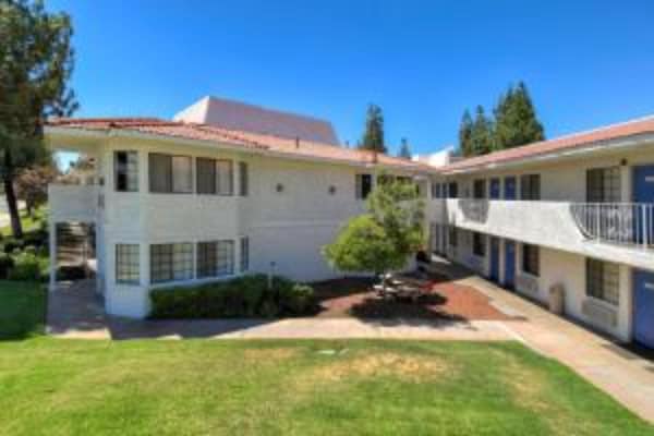 1 Full Bed  Ada/tub - Pomona, CA
