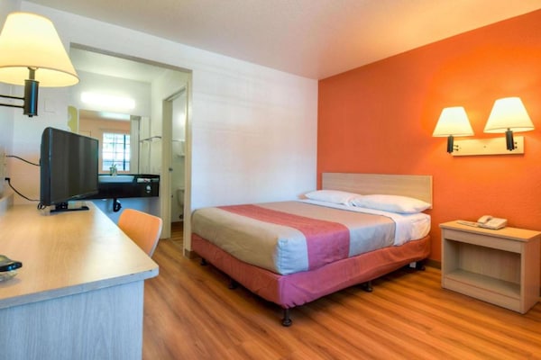 1 Queen Bed - Pomona, CA