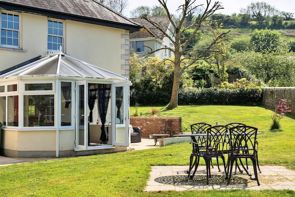 Nicely Tucked Away Cottage - Devon