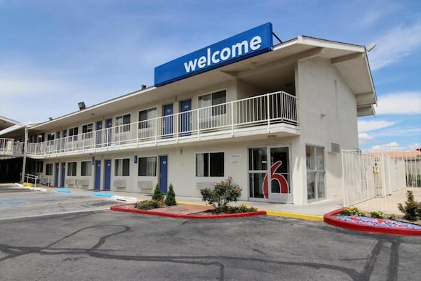 2 Full Beds  Micfridge Non-smoking - Albuquerque