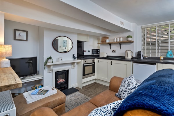 Duck Down Cottage - Whitby