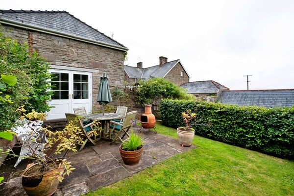 Coach House Wellbeing Retreat - Wales