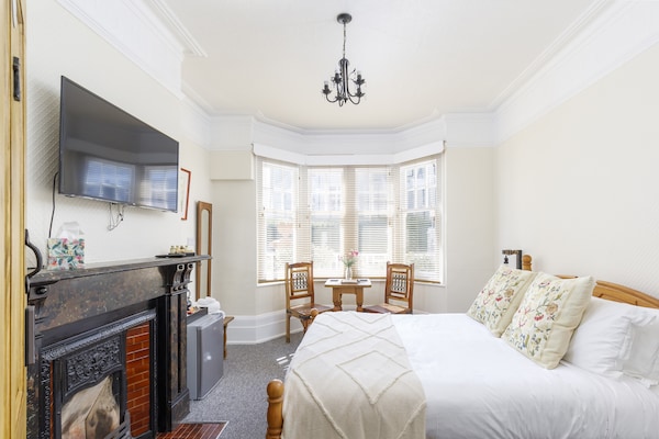 Pittodrie Guest House - Room 1 - Kent