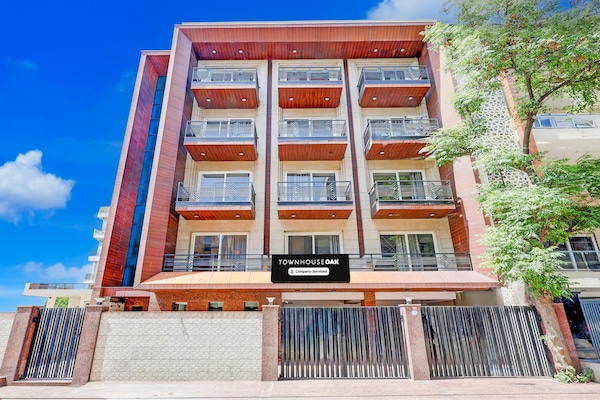 Super Townhouse Oak Sector 39 Medanta - Gurugram