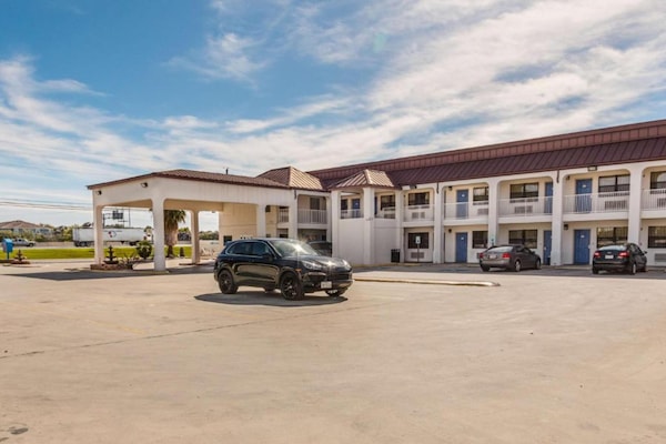 1 King Bed  Mobil Access Tub Nsmk Micfridg - San Marcos, TX