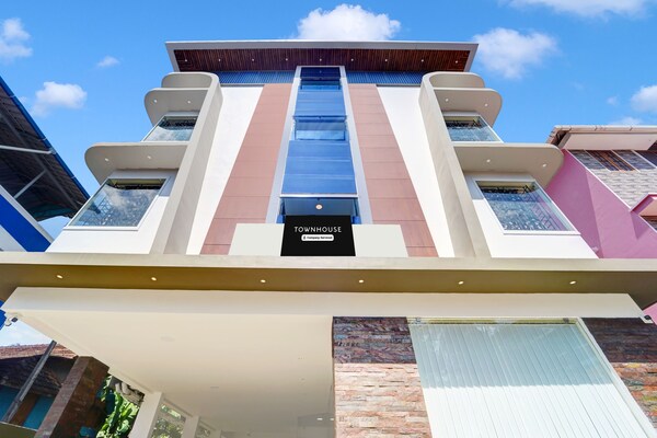 Super Townhouse Trivandrum Near Padmanabhaswamy Temple - 뜨리웬드럼
