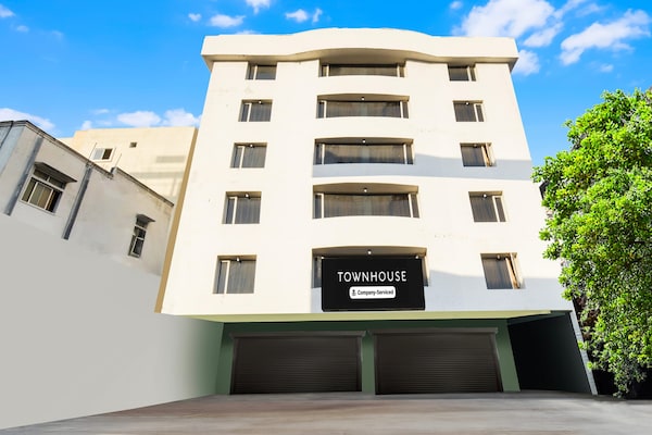Super Townhouse Red Hills Lakdikapul Formerly Sitara Grand - ハイデラバード