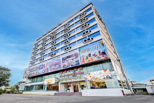 Urban Suite Escape Space Meets Comfort - Bangkok