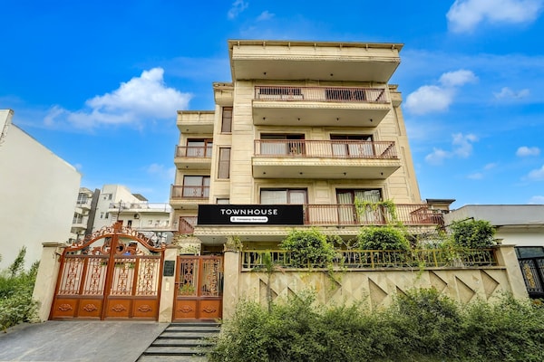 Super Townhouse Sector 47 Near Medanta - Gurugram