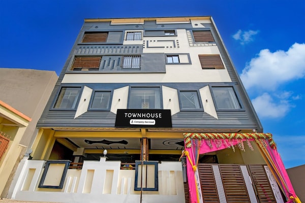 Super Townhouse Taramandal Near Sahara States - Gorakhpur