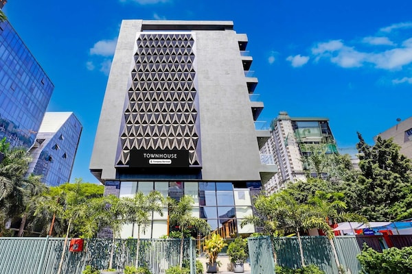 Super Townhouse Magarpatta City Formerly Emerald Guestimony - Pune (India)
