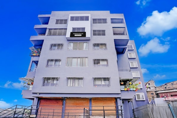 Townhouse Gadge Maharaj Road Near Godavari River - Nashik