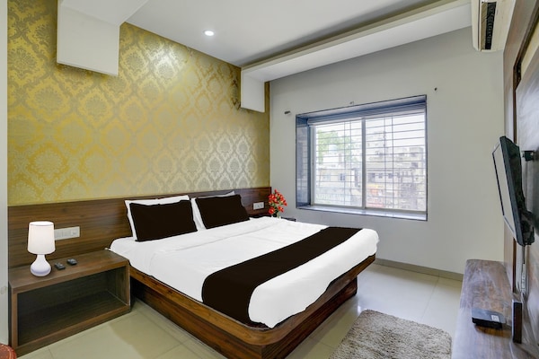 Townhouse Gadge Maharaj Road Near Godavari River - Nashik