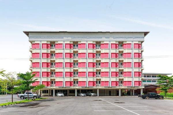 Spacious Family Escape  Thai Comfort At Vresotel - Bangkok