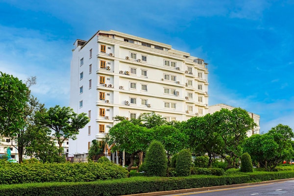 Triple Comfort Suite Family-friendly Howard Stay - 曼谷