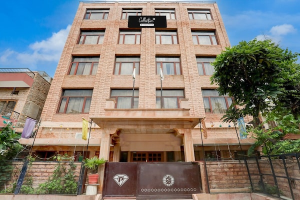 Super Collection O Rai Ka Bagh Near Railway Station Formerly Pioneer Plaza - Jodhpur