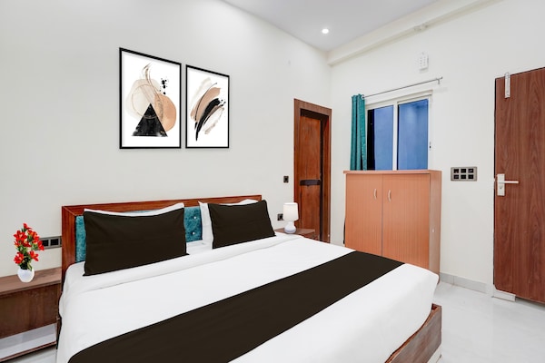 Super Hotel O Shree Ji Puram Near Prem Mandir - 沃林達文