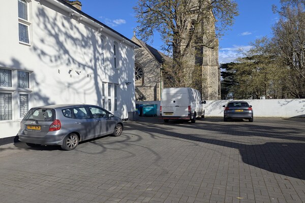 Firs Lodge Sta Twin - Hounslow