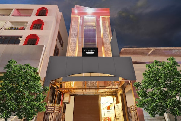 Super Townhouse Kankarbagh Formerly Kunwar Alcajars-1 - Patna