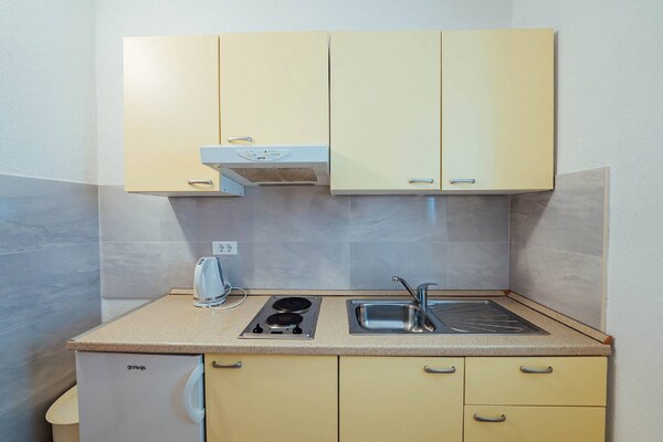 Apartments Pezo - Studio Apartment With Terrace ( Tina 4 ) - Brela
