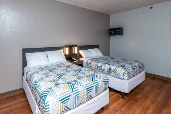2 Full Beds - Branford, CT