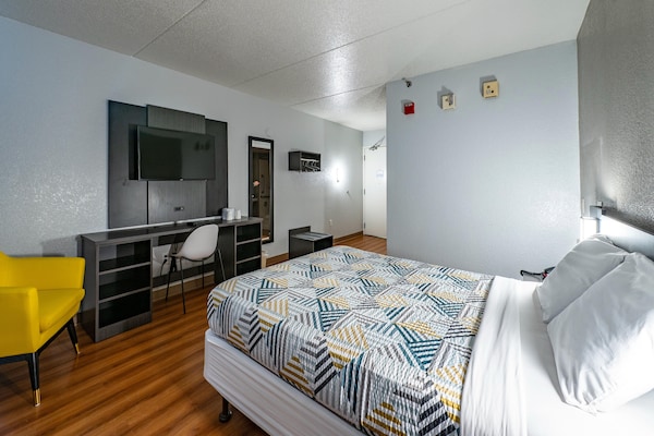 1 King Bed  Smoking - Branford, CT