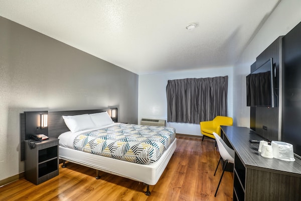 1 King Bed  Non-smoking - Branford, CT