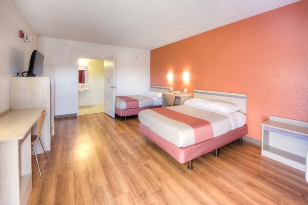 2 Full Beds - Suffolk County, NY