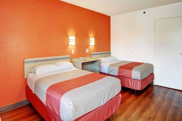 2 Full Beds  Ns - Farmington, CT