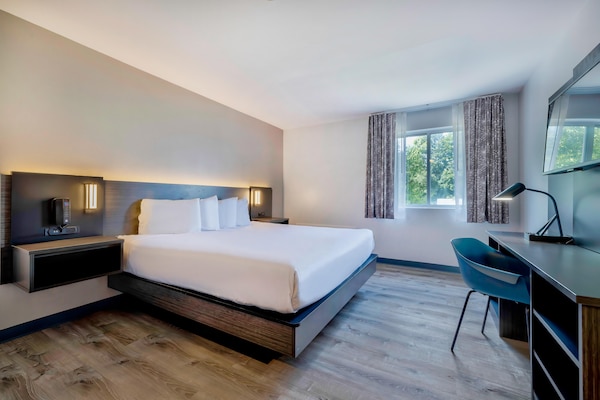 1 King Bed  Non-smoking - Bridgewater, CT